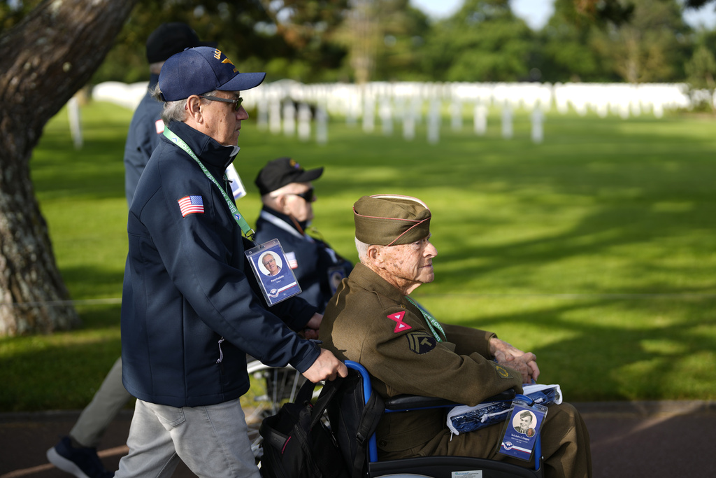 The last WWII vets converge on Normandy for D-Day and fallen friends ...